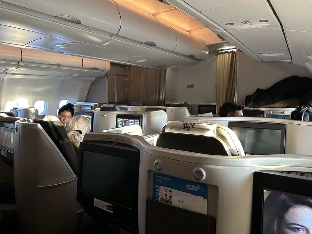 The New Business Class Cabins On Aerolineas Argentinas A330-200 | AirLapse