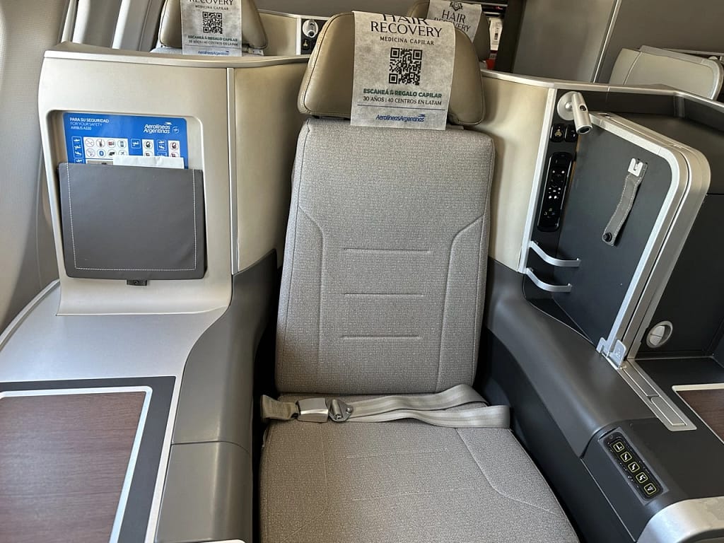 The New Business Class Cabins On Aerolineas Argentinas A330-200 | AirLapse